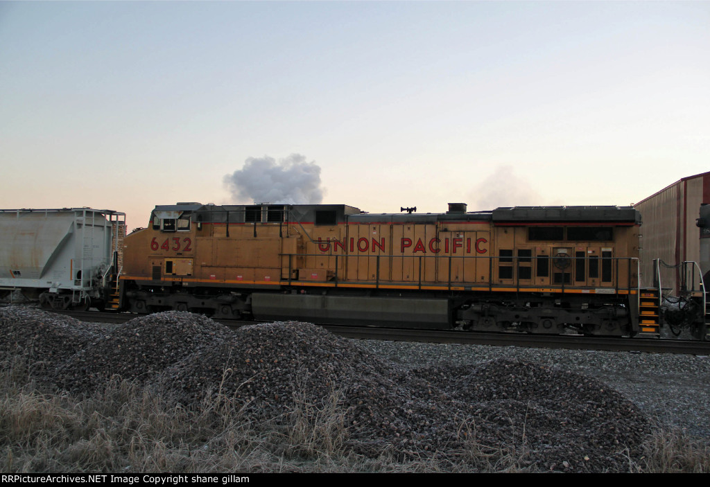 UP 6432 trails in 2nd.